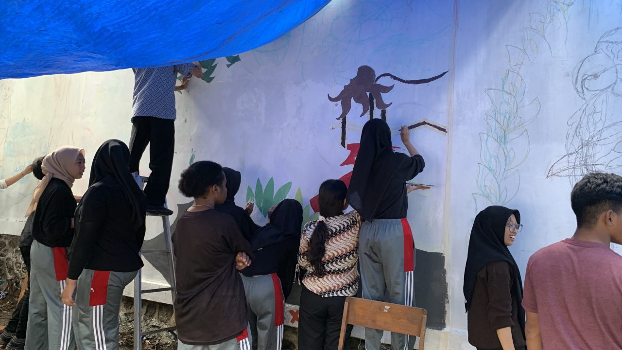 Mural Bermoral Dengan Tema Pariwisata Kota Batu dan Kata-Kata Bijak ...